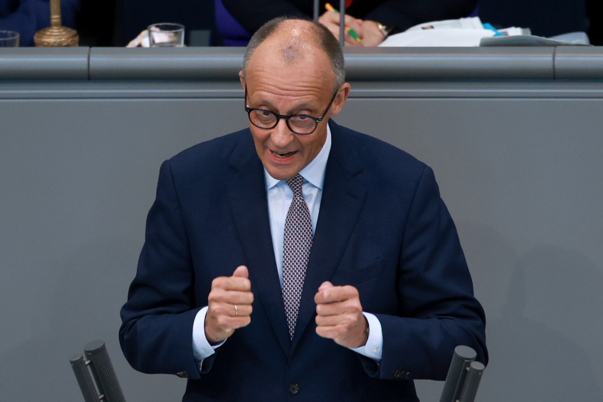 Μερτς: Υπερβολικά αυστηροί οι τραπεζικοί κανόνες στην Ευρώπη