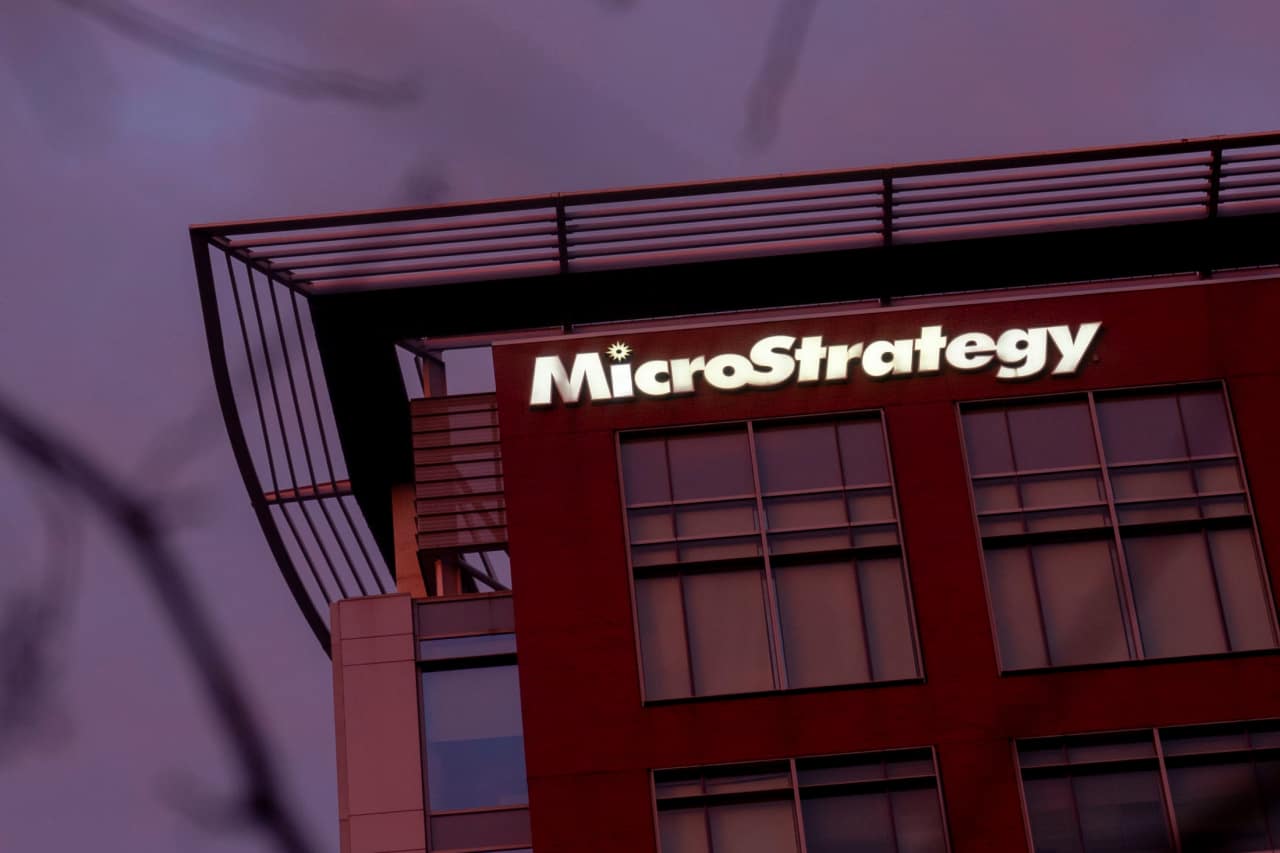 Strategy EVP Sells $3.6 Million Worth of Stock Before Bitcoin-Price Slump