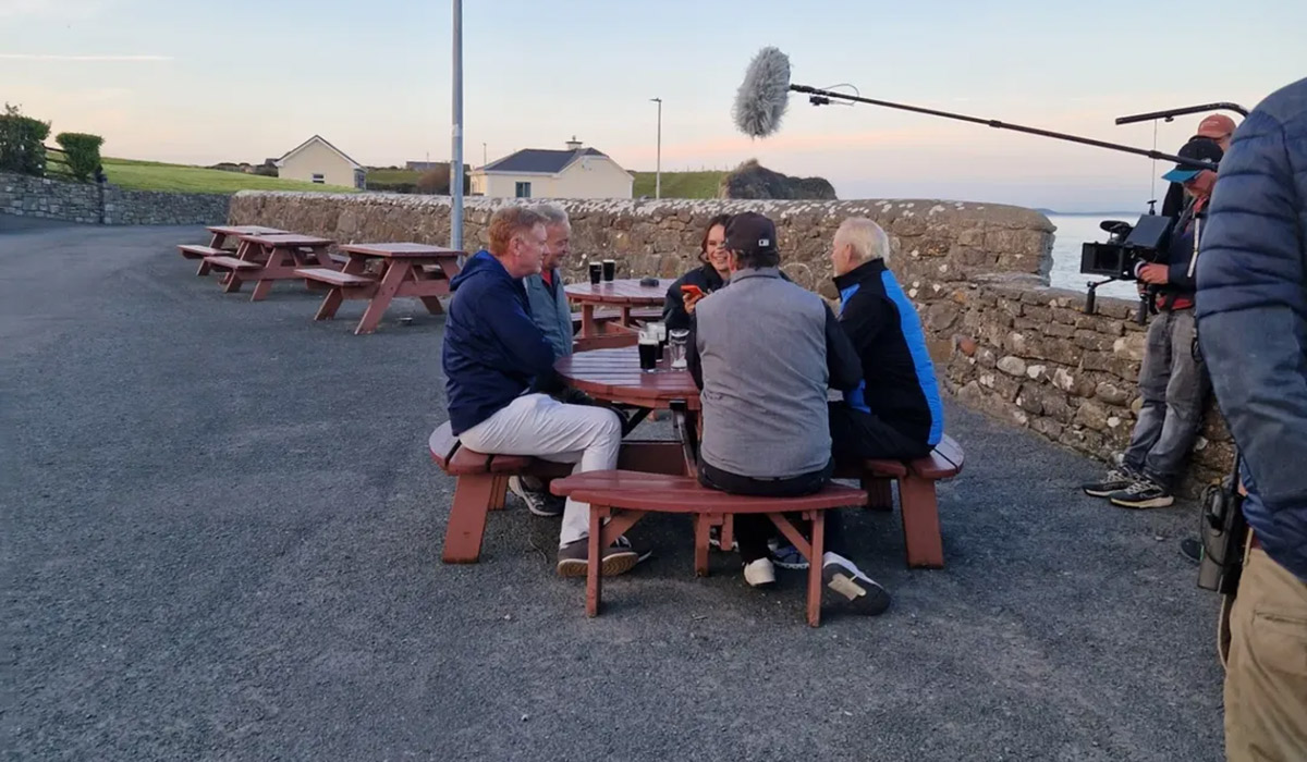 Joanne McNally spotted sipping pints with 80s Hollywood legend