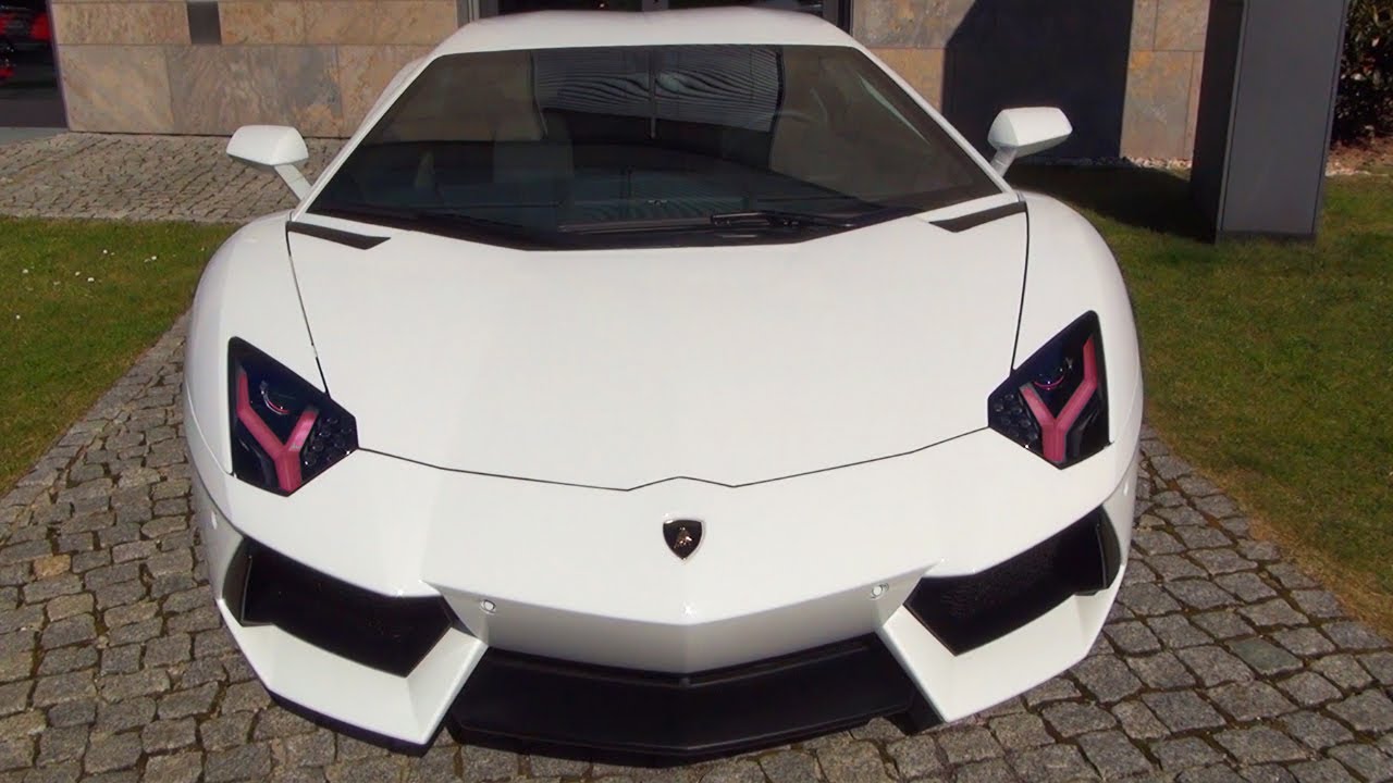 Lamborghini Aventador LP 700-4 – White V12 Detail
