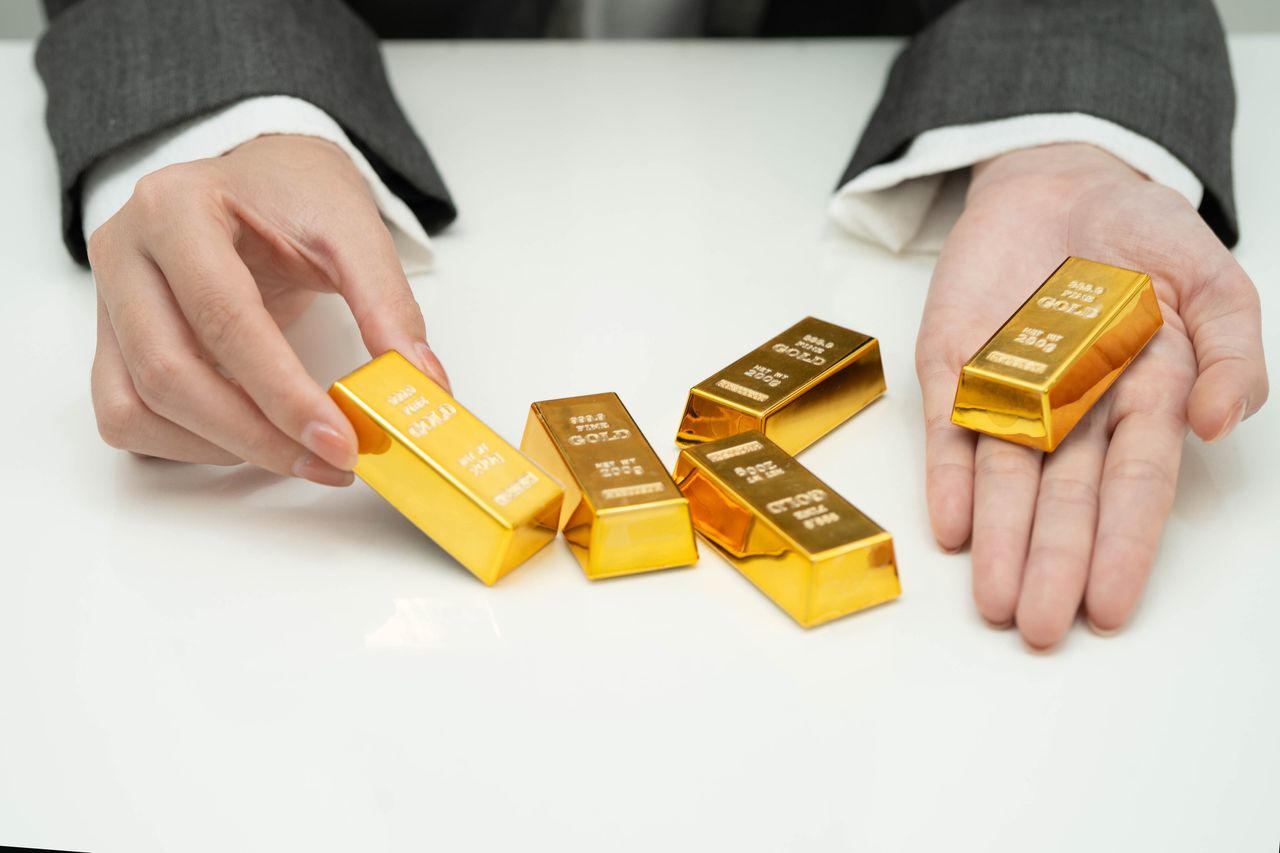 Buying Gold as an Investment: What to Watch For