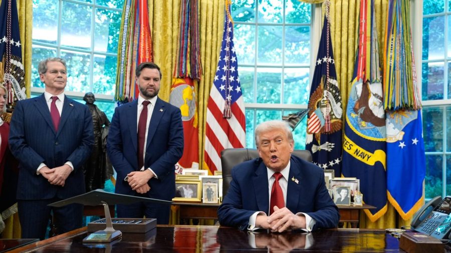 Live updates: Trump signs TikTok executive order, putting company in ...