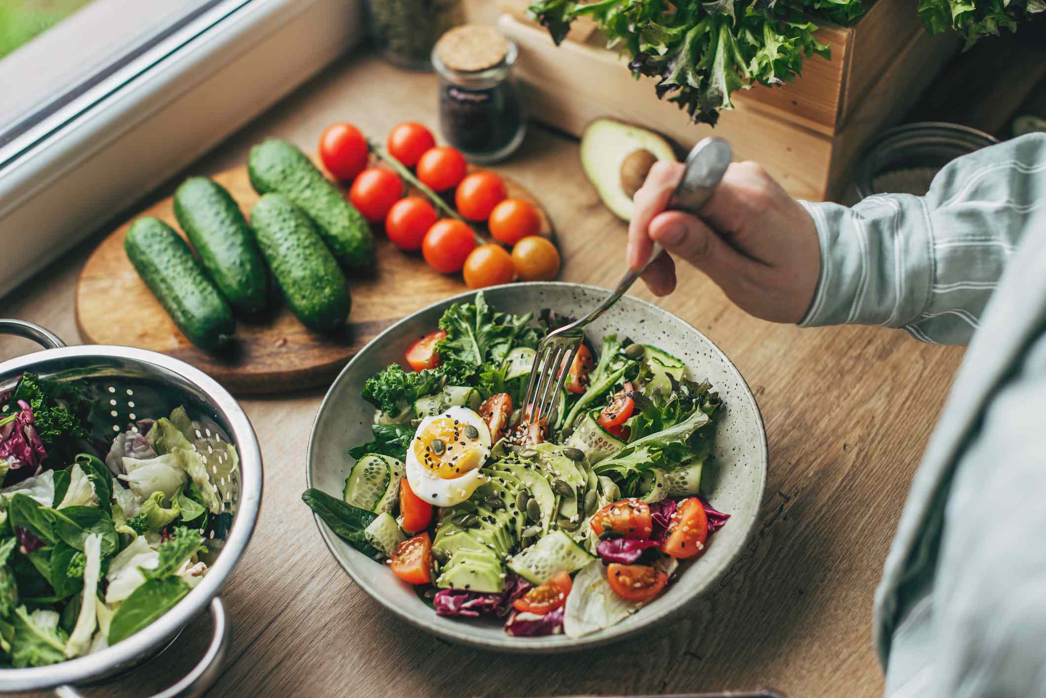 13 fat-burning foods that can support weight loss naturally
