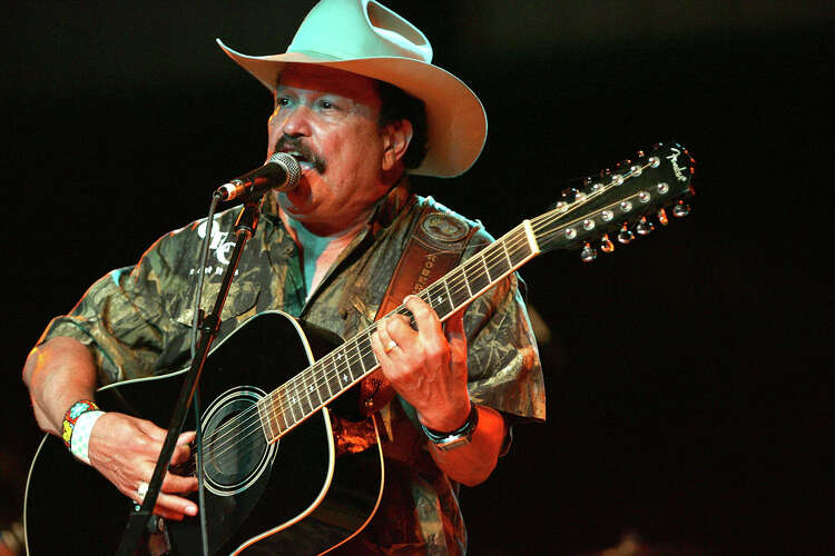 Tejano singer Roberto Pulido hospitalized after a fall