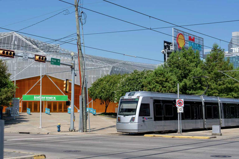 Metro's $2B budget passes despite concerns from Houston riders on spending