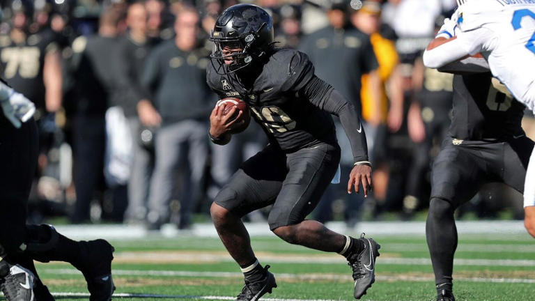 UConn vs. Army prediction, odds, time: 2025 Fenway Bowl picks by proven ...