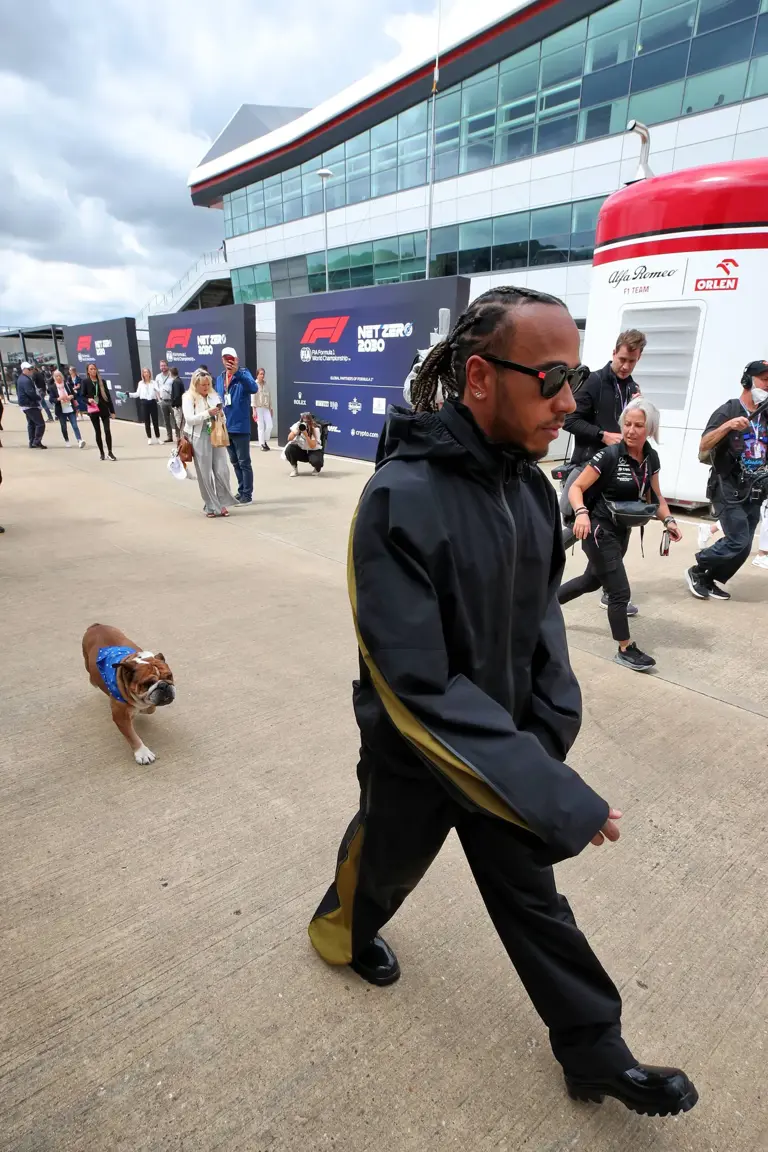 F1 teams unite in grief after Hamilton confirms Roscoe’s passing