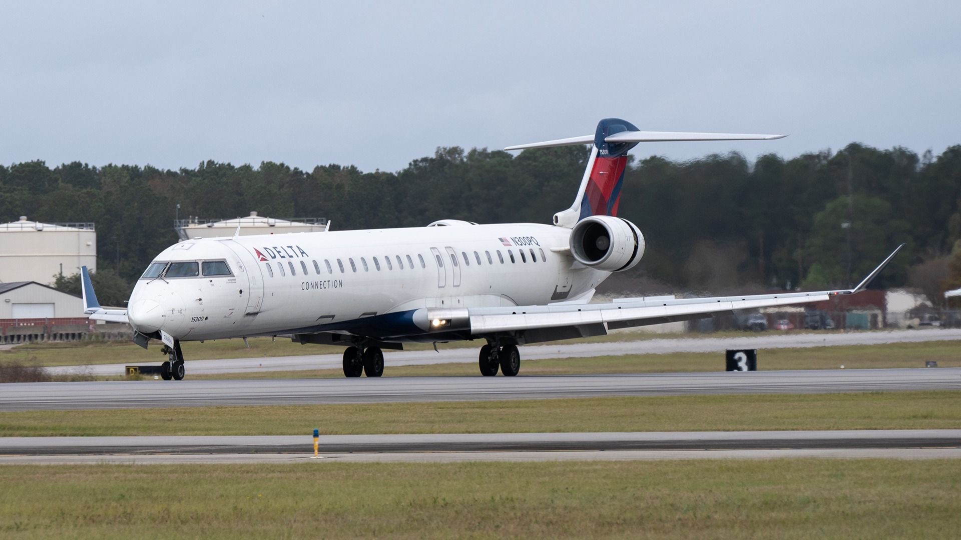 New Tail: Delta Air Lines Finally Repairs Bombardier CRJ900 After ...