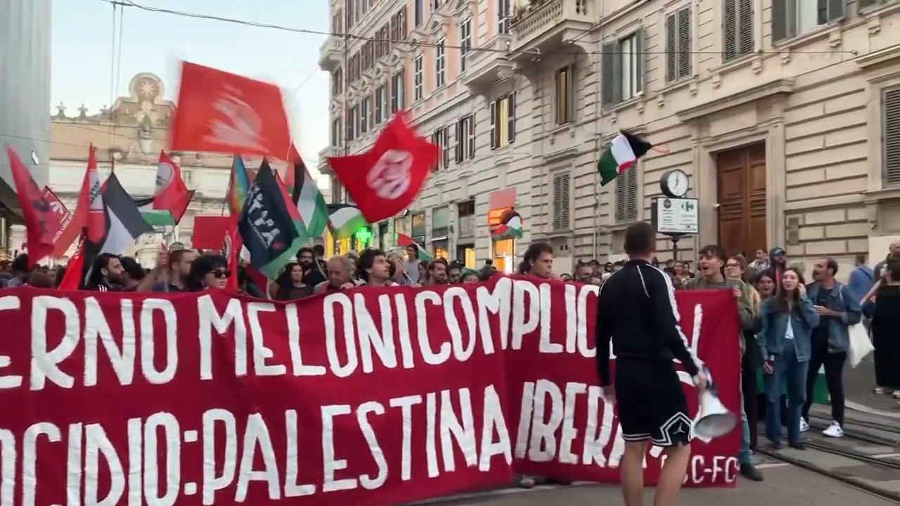 Italian demonstrators march to protest Premier Meloni's support for Israel