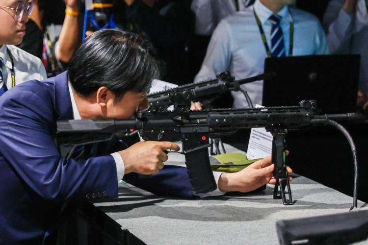 Menacé d’une guerre totale, ce pays publie un manuel de survie : voici ...