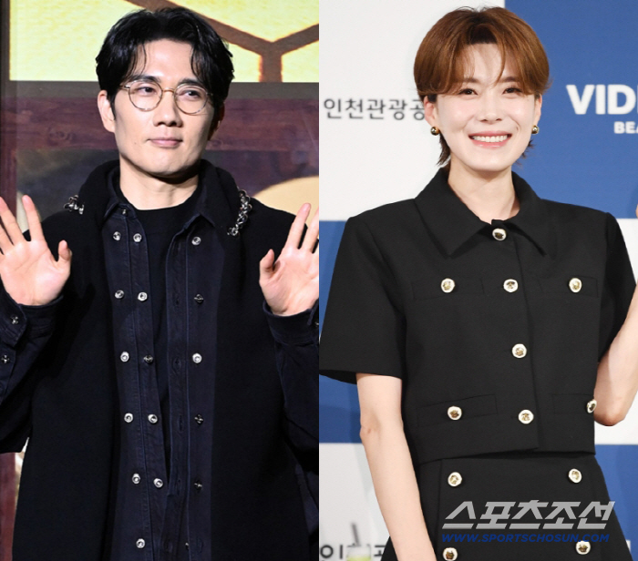 I'm so excited about the direct fluttering with Um Tae-gu and Jang Do ...