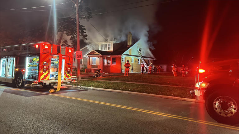 Fire crews battle blaze on River Rd. in Maumee
