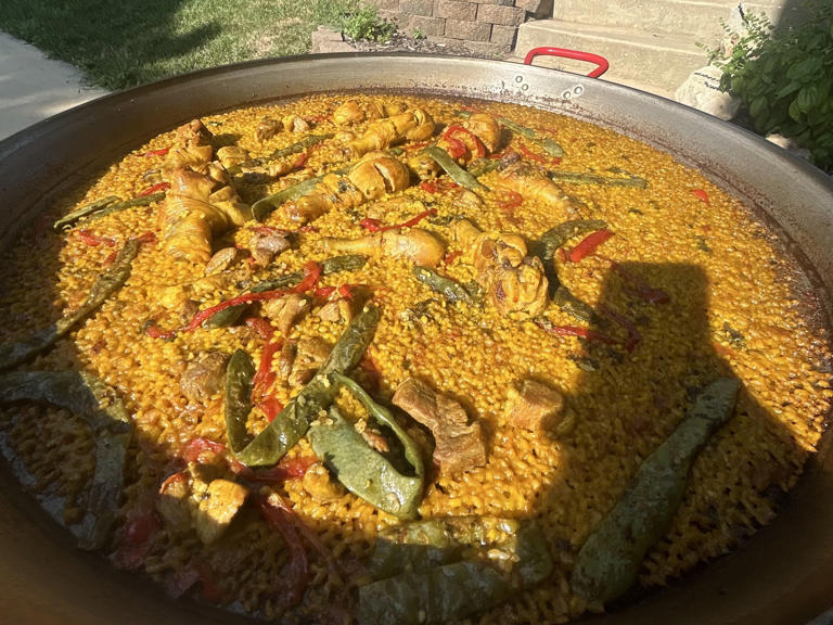 Spanish restaurant Paella Mix opens in City Market