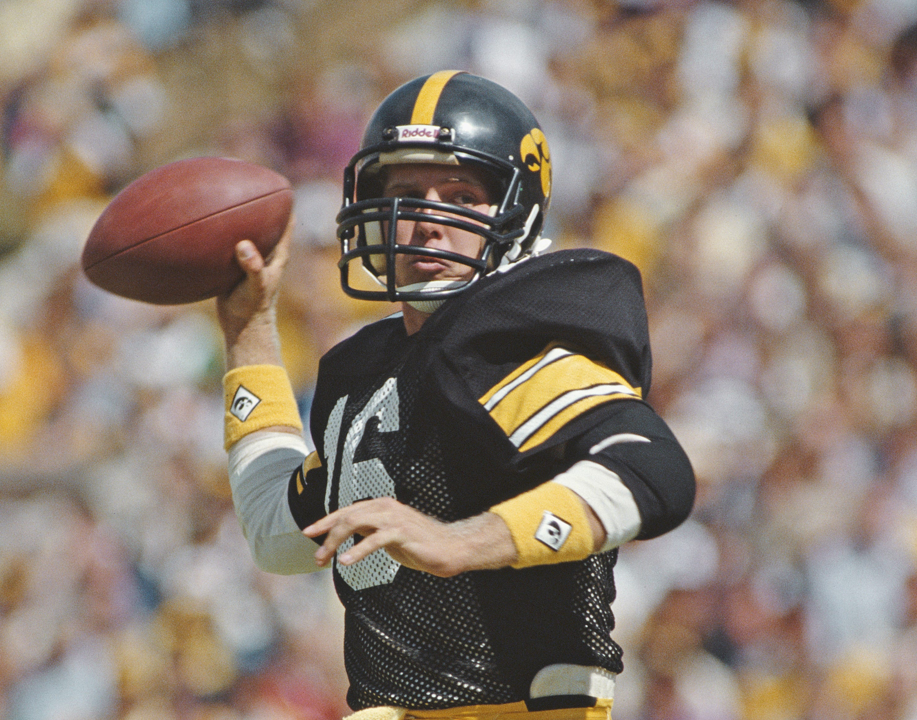 Iowa football welcoming back historic team to Kinnick for Homecoming