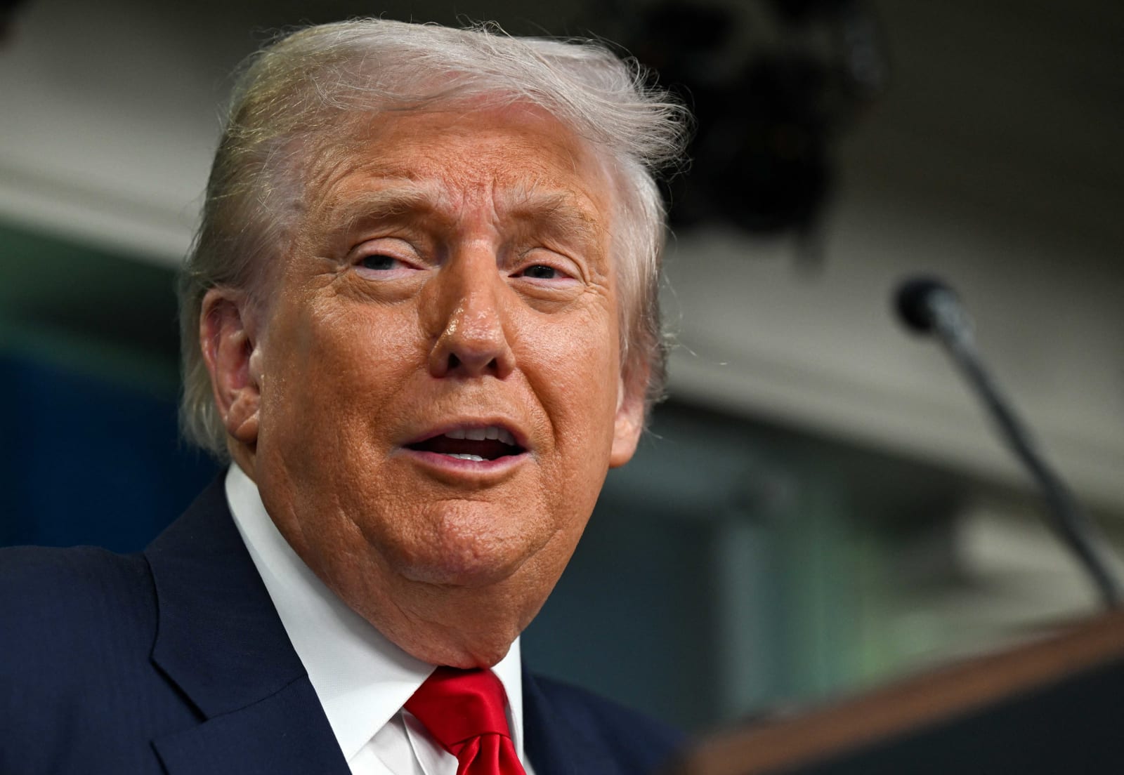 'Just a straight lie': White House ripped over fake poll touting Trump ...