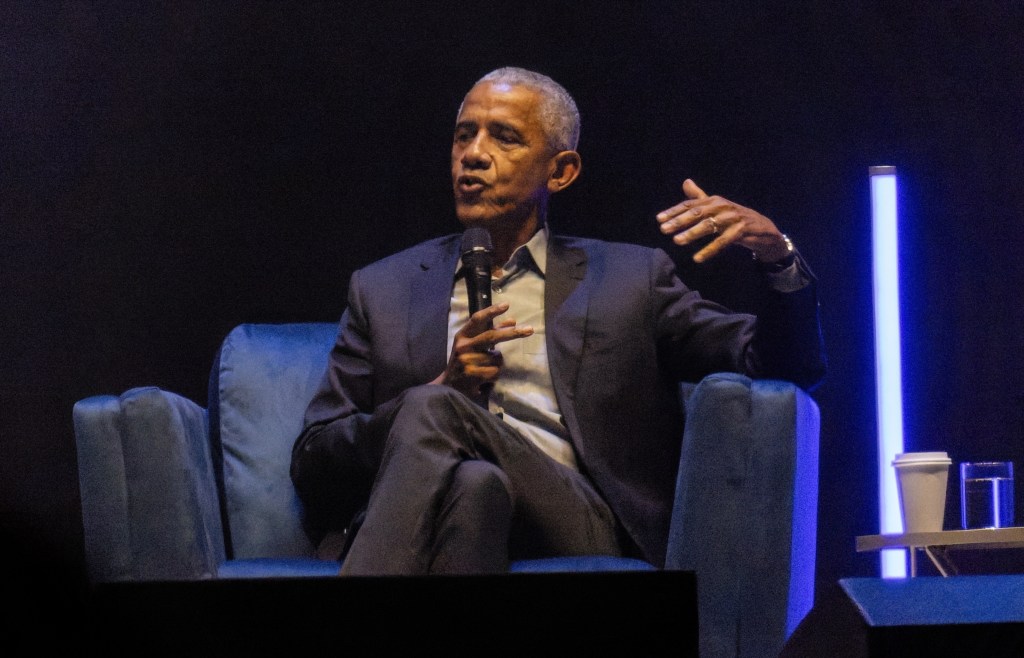 Money donated to build Obama library being sent on to politically ...