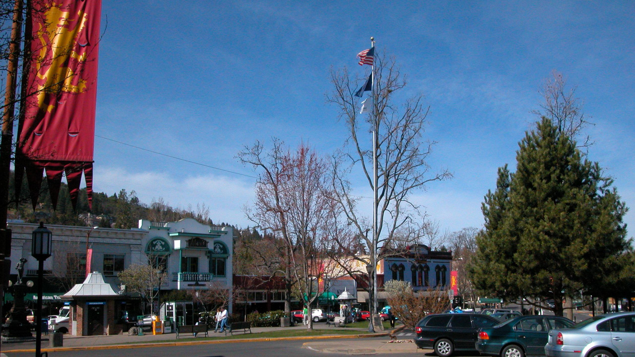 8 Small Oregon Towns in the Rogue Valley Outdoor Fans Will Love for ...