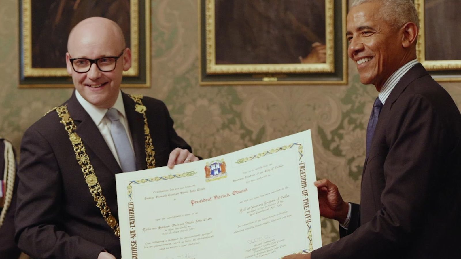 Obama receives Freedom of Dublin award