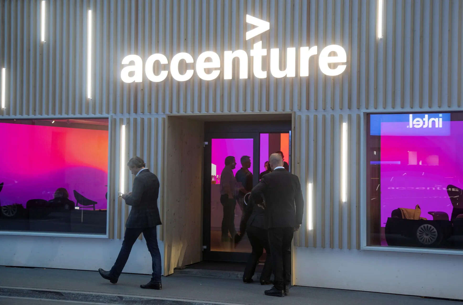 Accenture CEO claims H-1B visa upheaval a non-issue; H1 data suggests ...