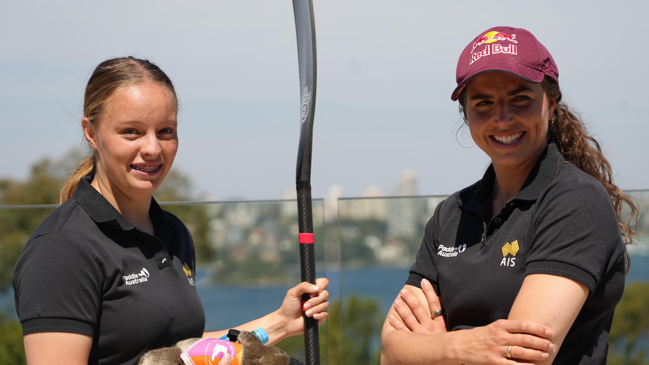 Jess Fox puts aside shock of surgery to support teammates at home ICF ...