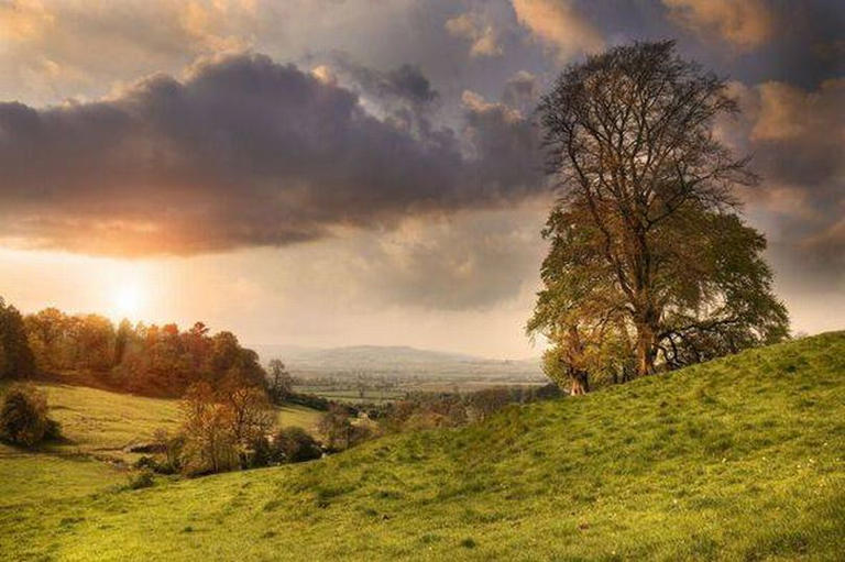 'Outstandingly beautiful' hidden gem Cotswolds village like stepping ...