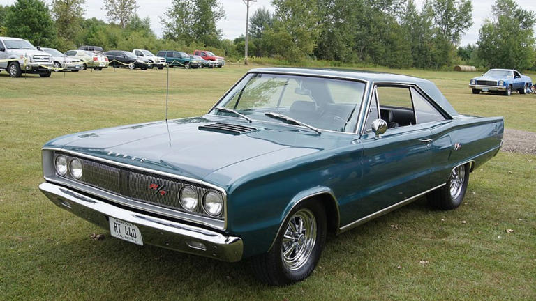 The first muscle cars with a factory big block