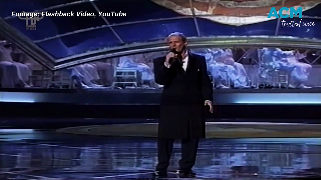 Michael Bolton at the 1997 Academy Awards singing Go The Distance | The ...