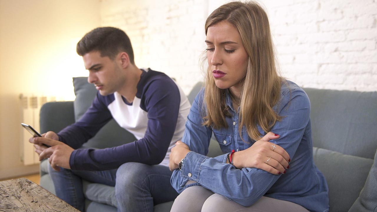 Everyday Habits That Slowly Ruin Relationships Without You Realizing