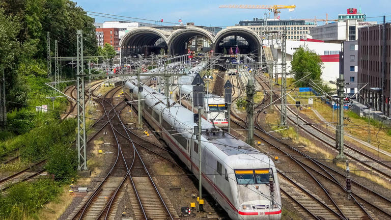Wolski’s Tavern mourns Mike Bondar, iconic ‘I Closed Wolski’s’ sticker ...