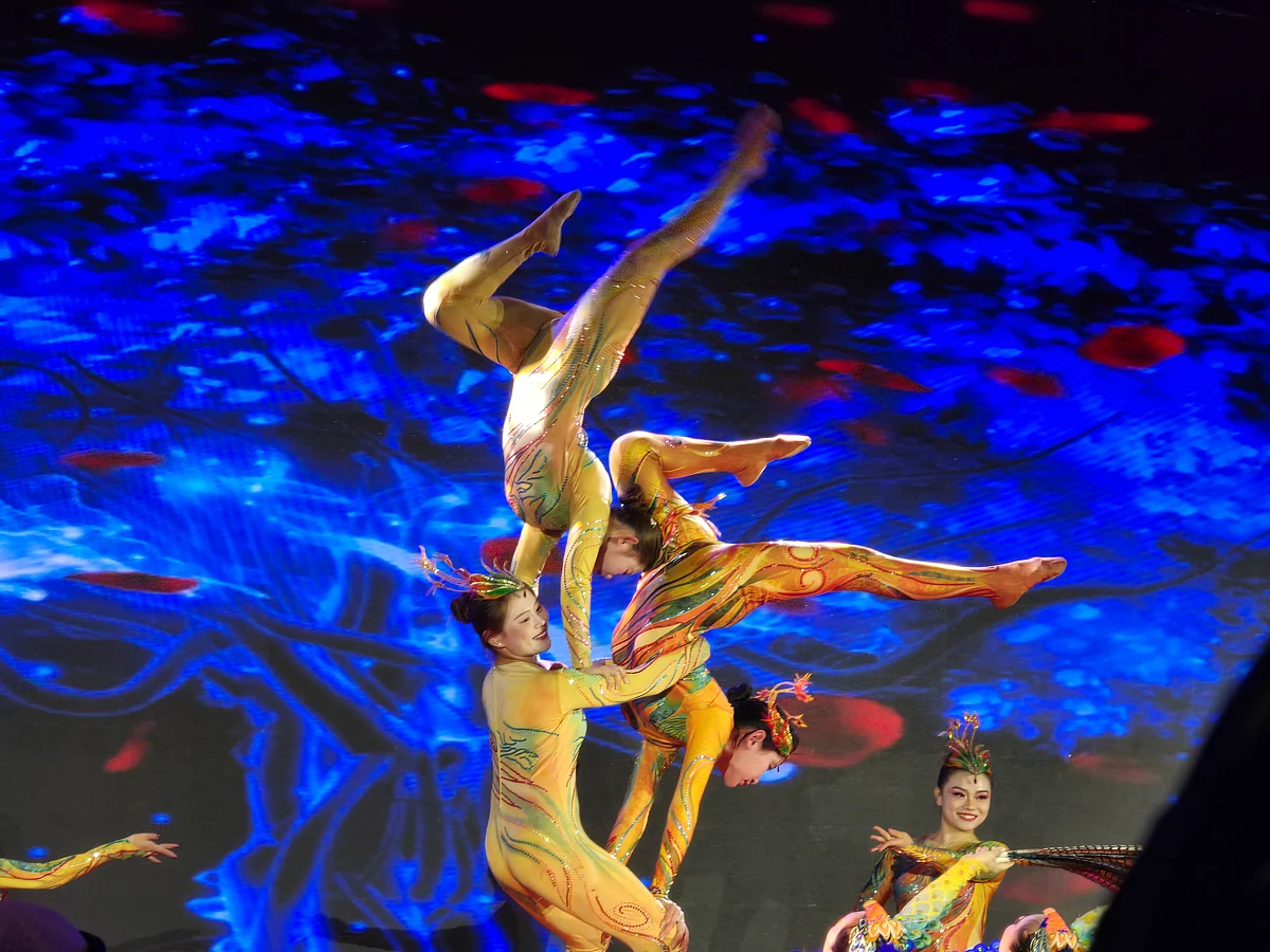 Watch: Dubai celebrates Chinese Mooncake festival with hoop acrobatics ...