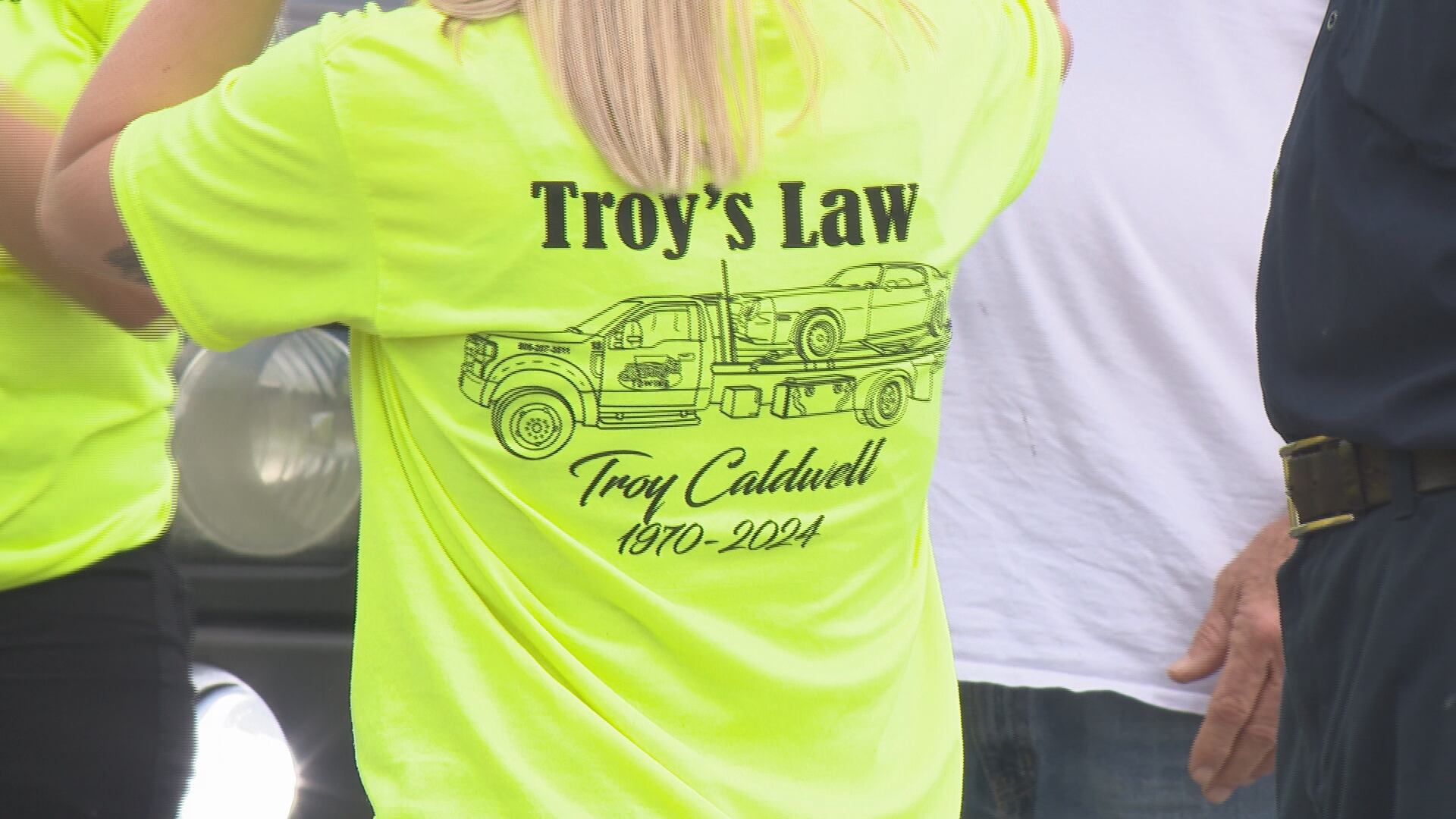 Tow truck community honors Troy Caldwell 1 year after his death