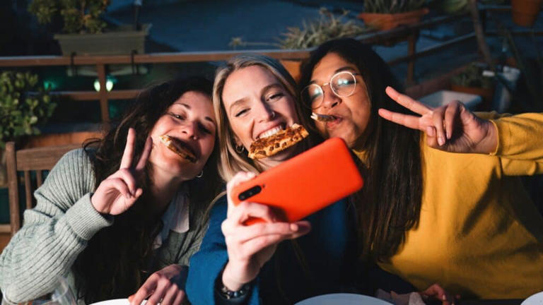 12 signs a friendship is worth keeping