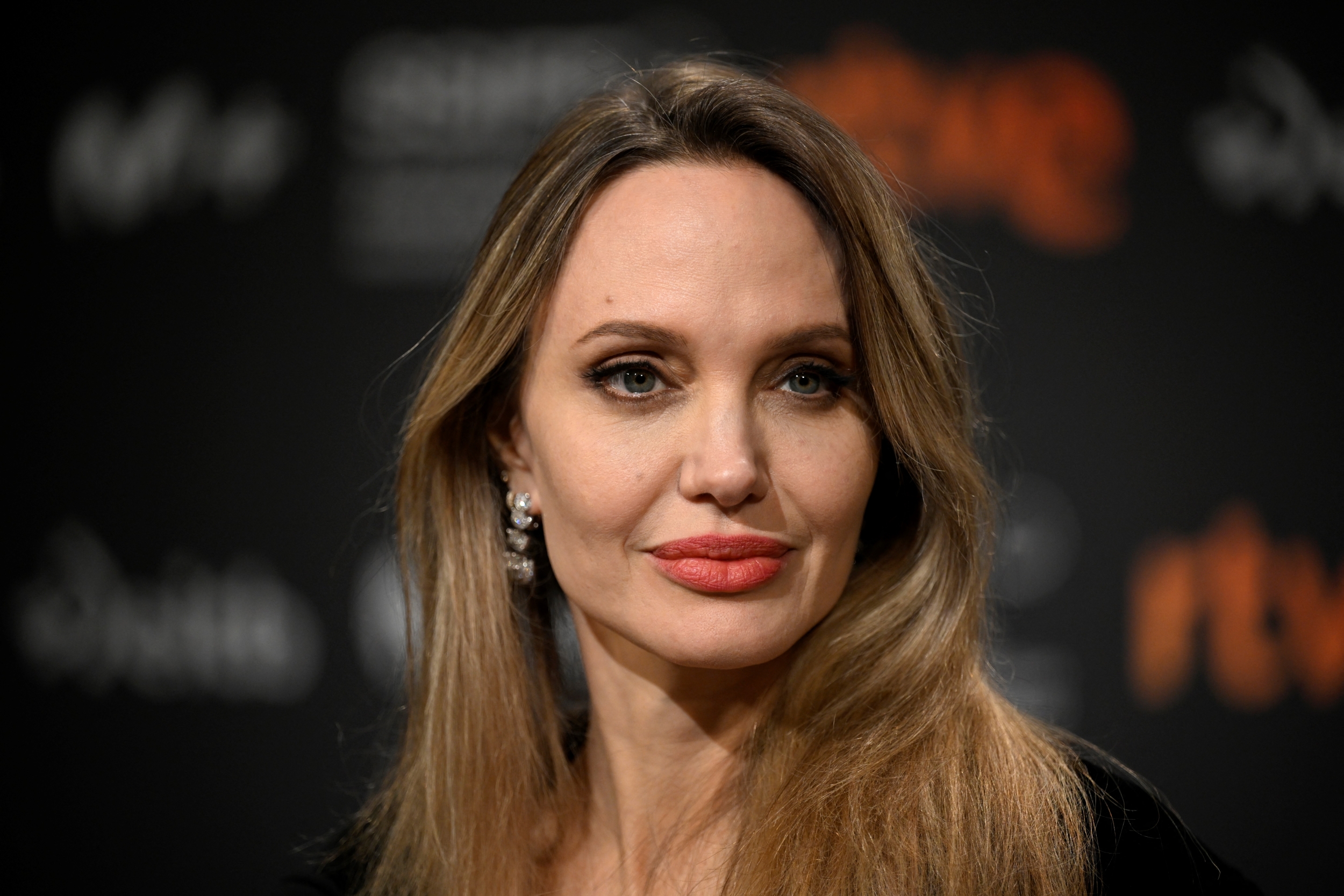 Angelina Jolie's shocking new look makes fans worry about possible stroke