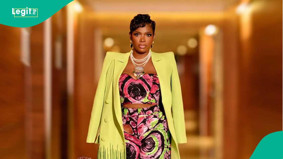 Video: Watch Bella Shmurda’s coded hand message to Annie Idibia that has fans talking