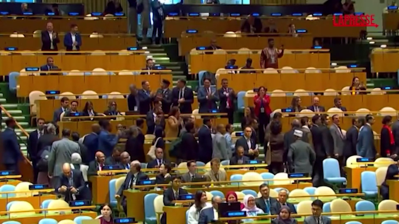 Assemblea Generale Onu, fischi per Netanyahu: delegati lasciano l'aula