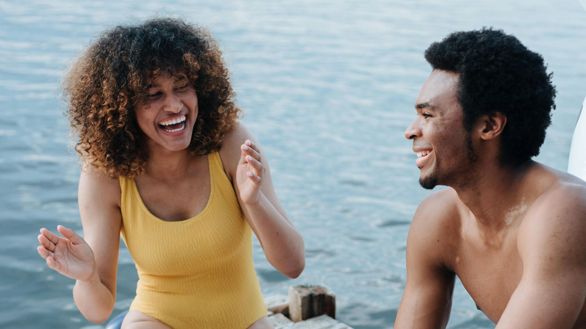 20 Signs That Your Best Friend Is Into You