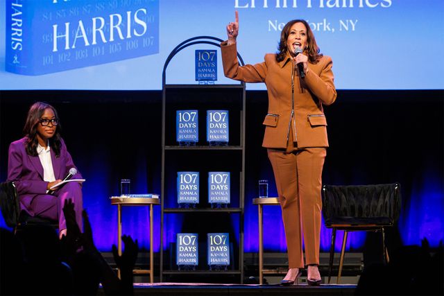 Kamala Harris challenges pro-Palestine protesters who interrupted book ...