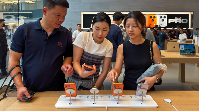 The iPhone 13 Is The Most Common iPhone In The U.S. Right Now - Reviews.org