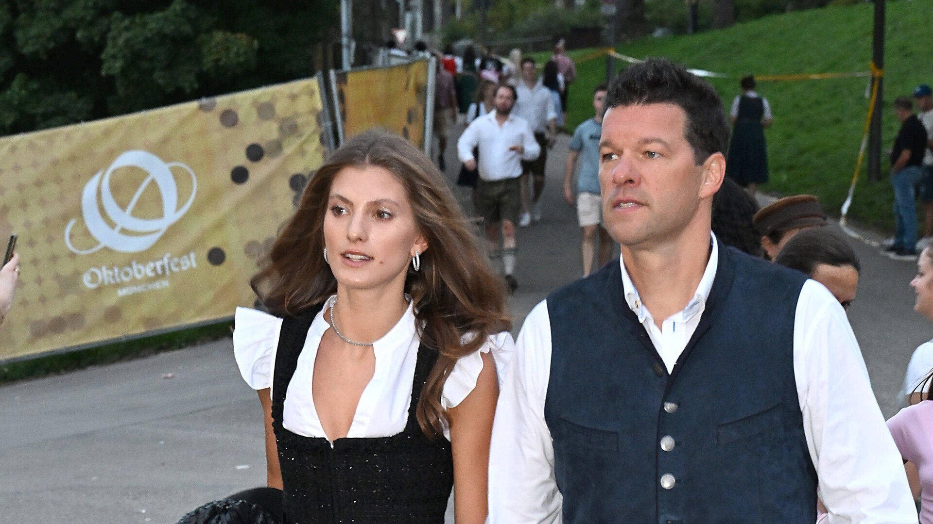 Michael Ballacks Freundin überrascht mit außergewöhnlichem Trachten-Look