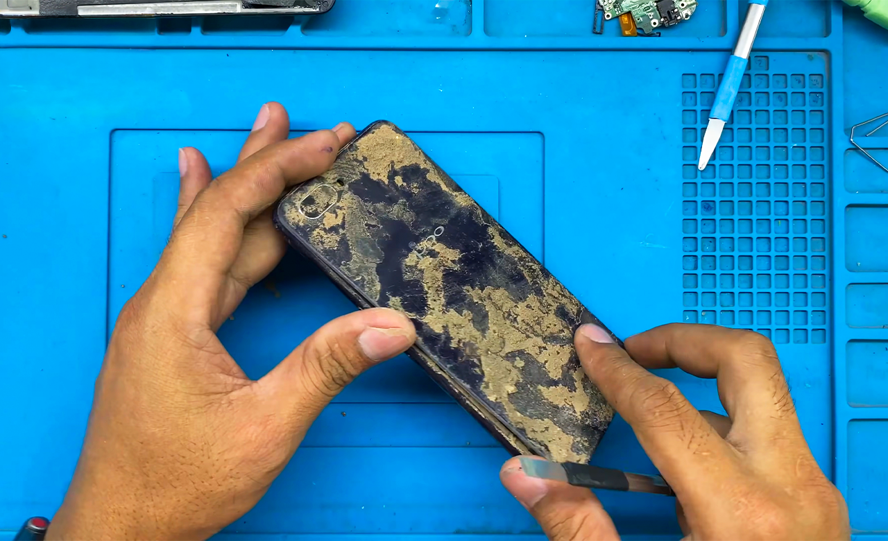 Restoring a destroyed phone for a homeless boy