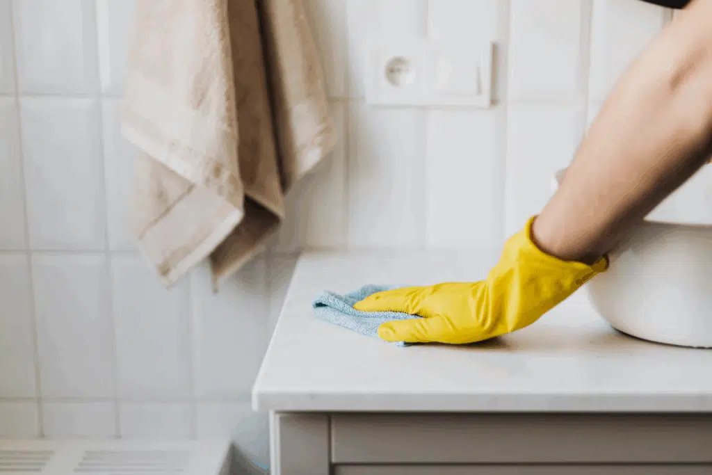 6 bathroom cleaning tricks professional cleaners always use