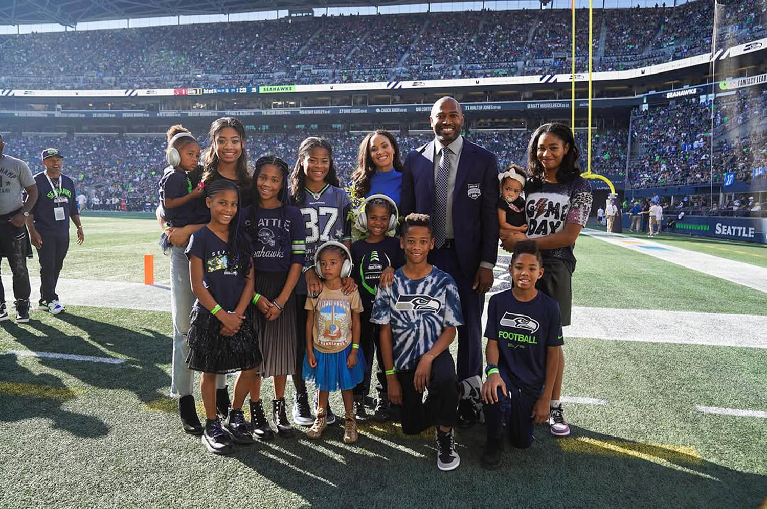 Former NFL Star Shaun Alexander and Wife Valerie Expecting Baby No. 14