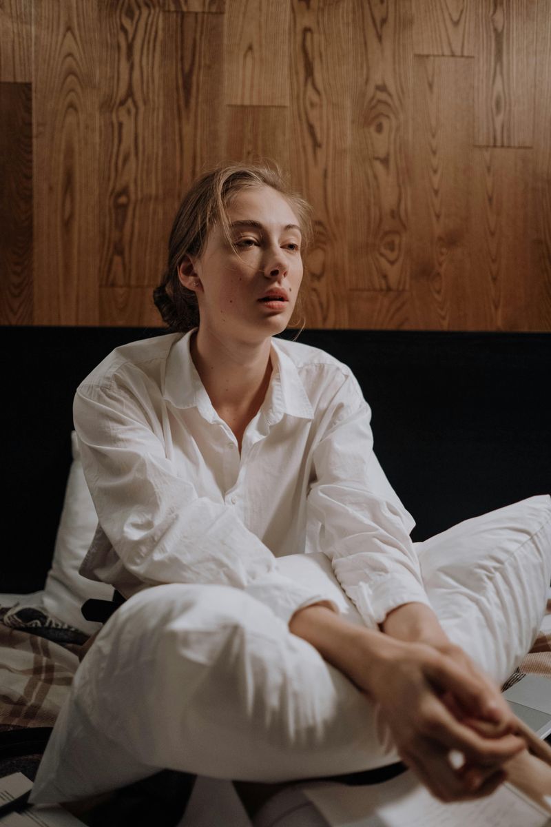 According to Experts, These 10 Signs Mean You're Emotionally Exhausted