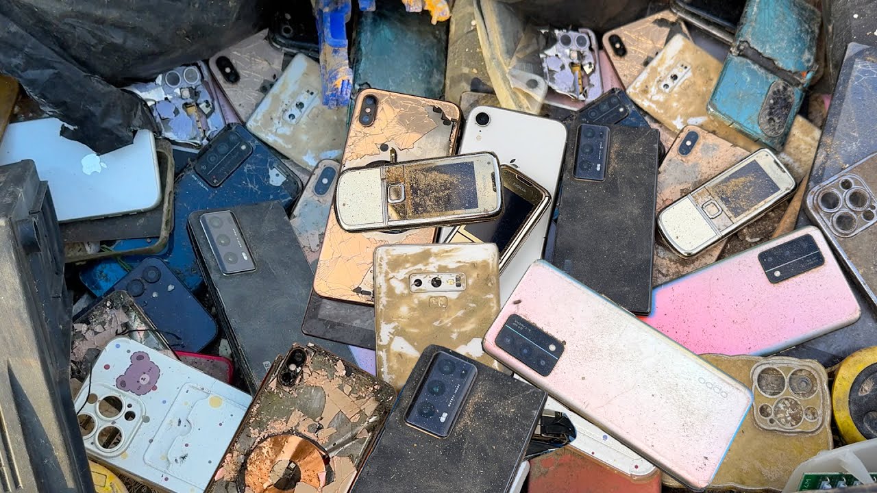 😮Oops! Great🤭 It Many Apple iPhones & More Cell Phones.. in Garbage