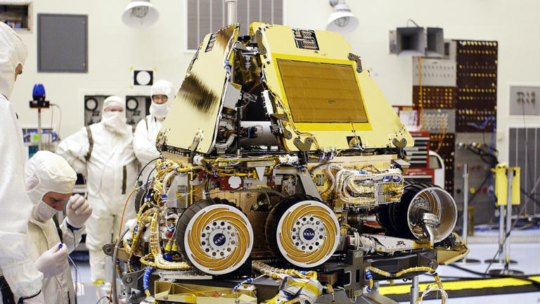 NASA captures unexplained shadows moving on Mars