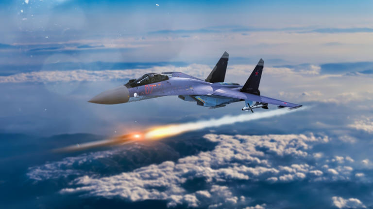 Russia built the MiG 1.44 to beat the F-22 in the 1990s — its design ...