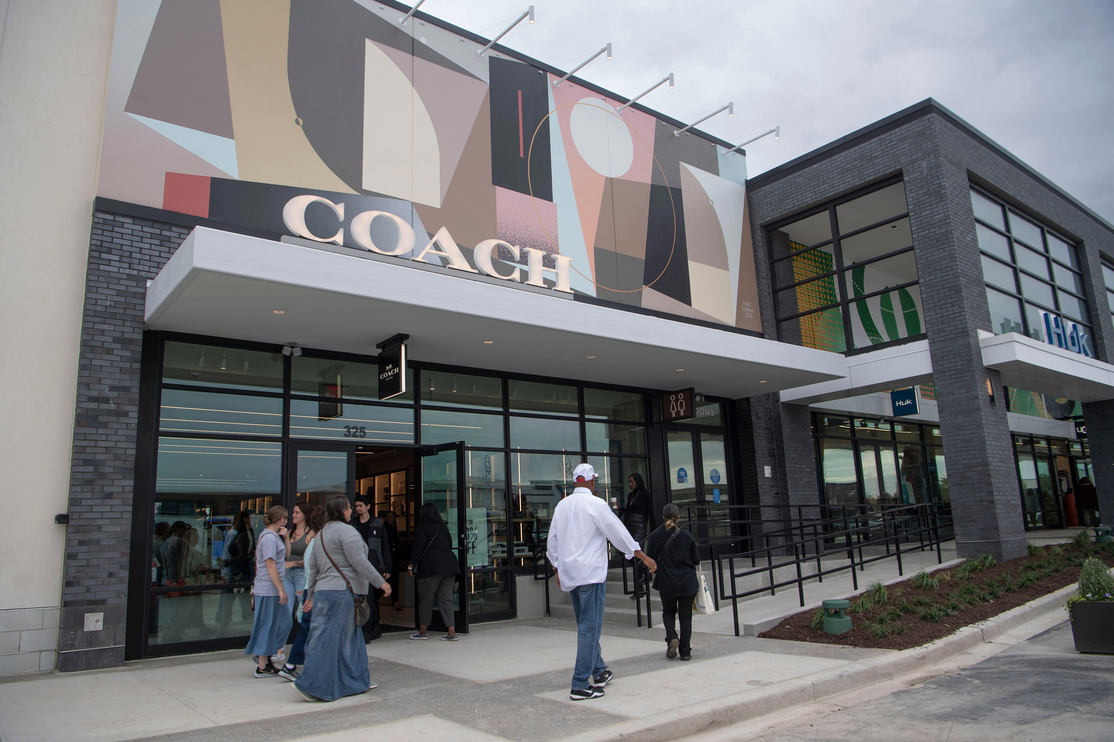 Toys 'R' Us opens Nashville store as nationwide comeback gains momentum