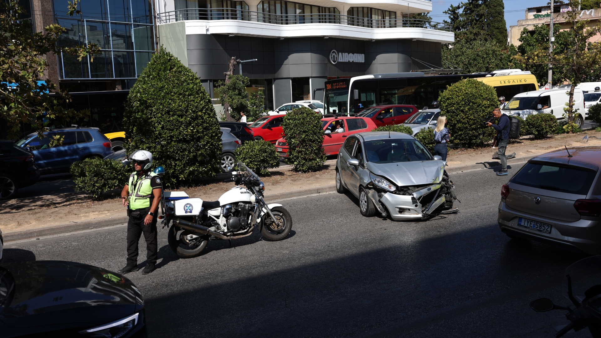 Τροχαίο στη Λ. Μεσογείων: Συγκρούστηκαν λεωφορείο με Ι.Χ. – Αυξημένη η ...