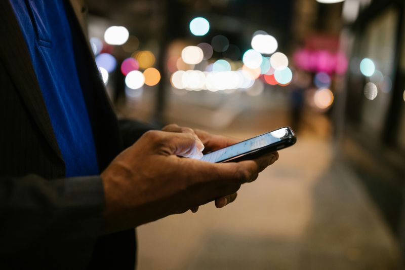 13 Long-Distance Relationship Problems Nobody Warned You About