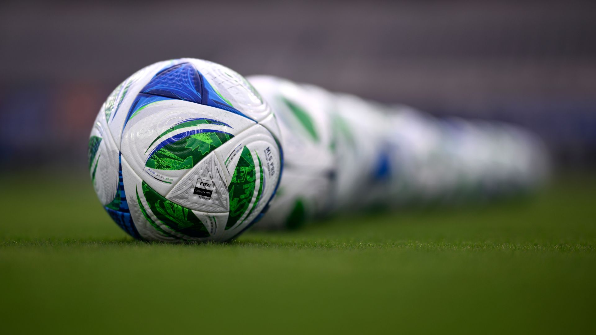 Taranto, sfuma la promozione in Serie D e i tifosi invadono il campo ...